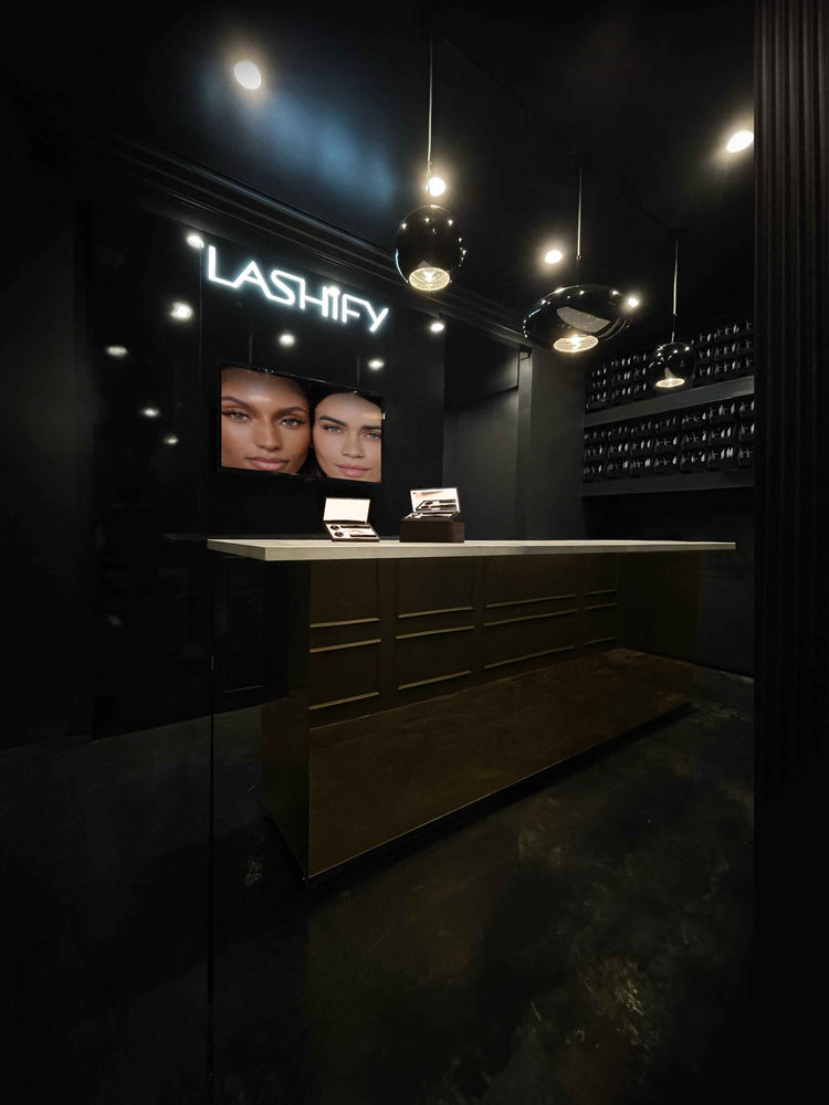 Book Your Complimentary 1:1 with a Lashify Educator Now